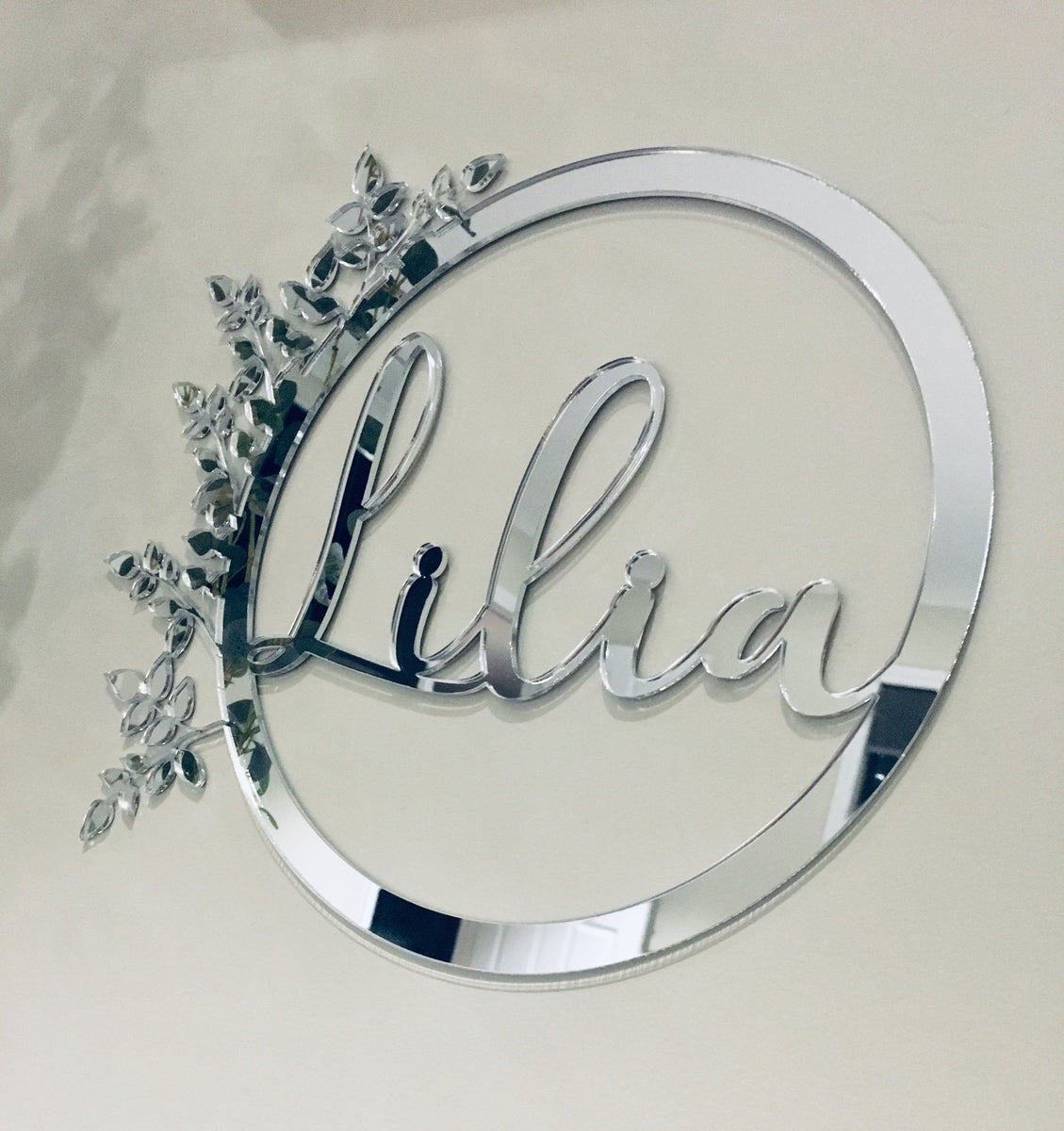 CIRCULAR NAME PLAQUE WITH LEAF DETAIL – Butterfly Kisses Wall Art & Decor